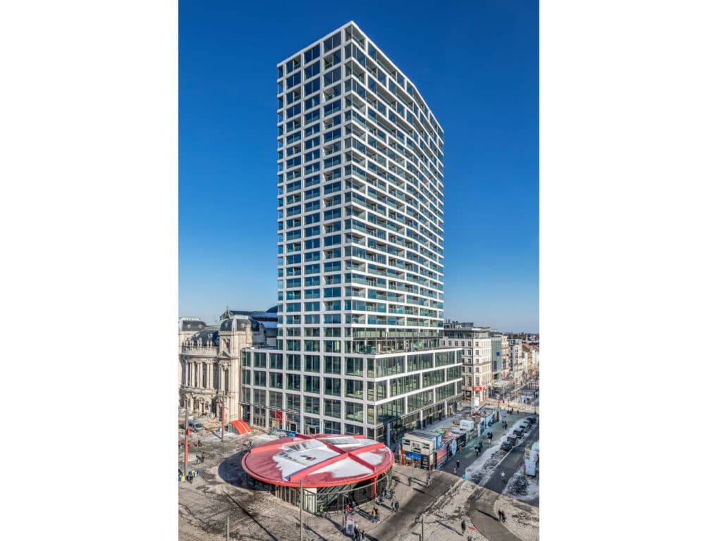 Antwerp Tower na renovatie hoogste woongebouw van 't stad