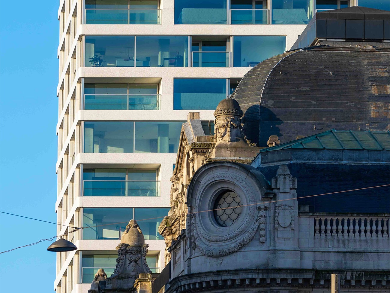 Antwerp Tower na renovatie hoogste woongebouw van 't stad