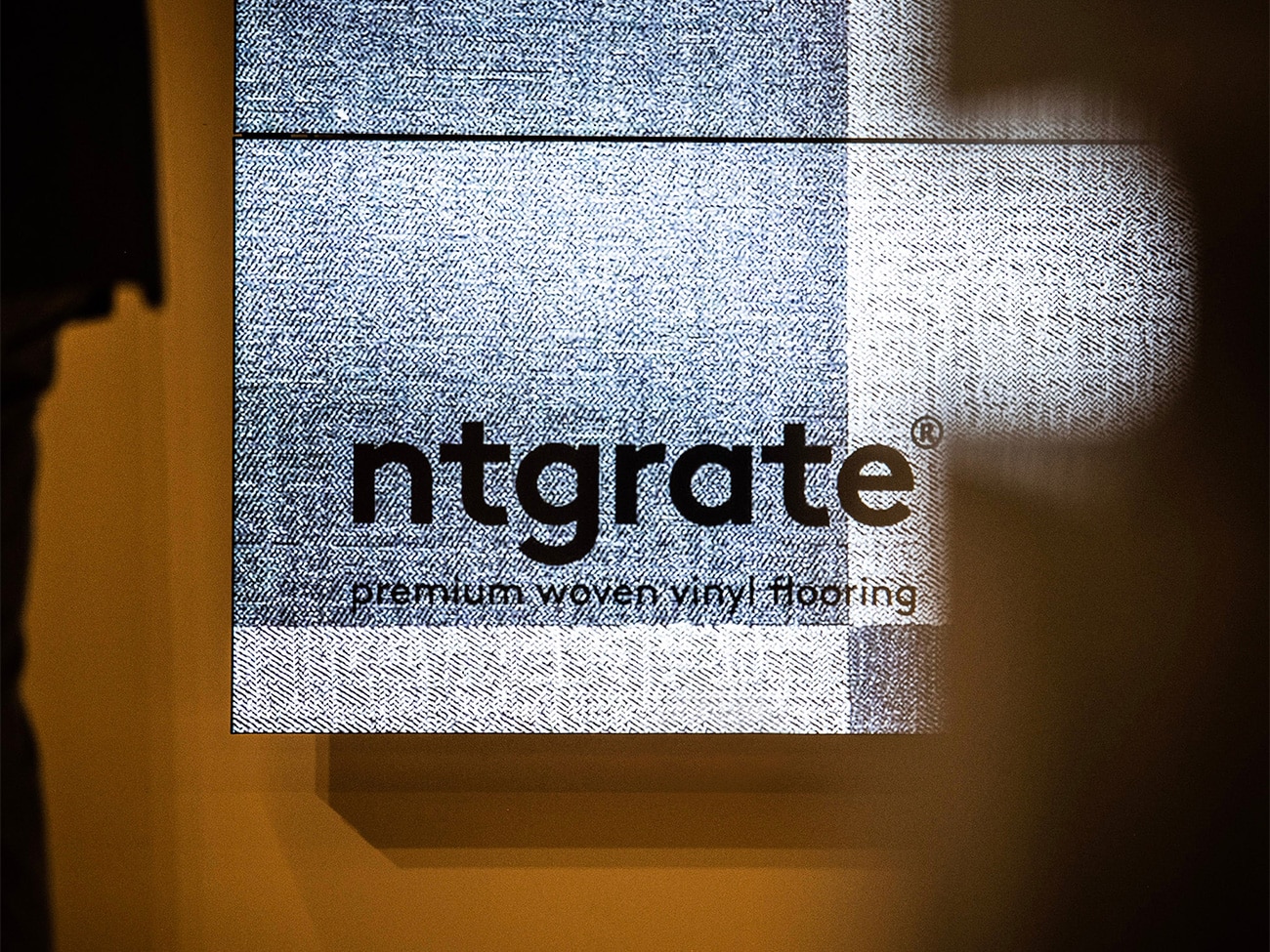 Geweven vinyltegels als inspiratie voor bijzondere gevelvoor bijzondere ...